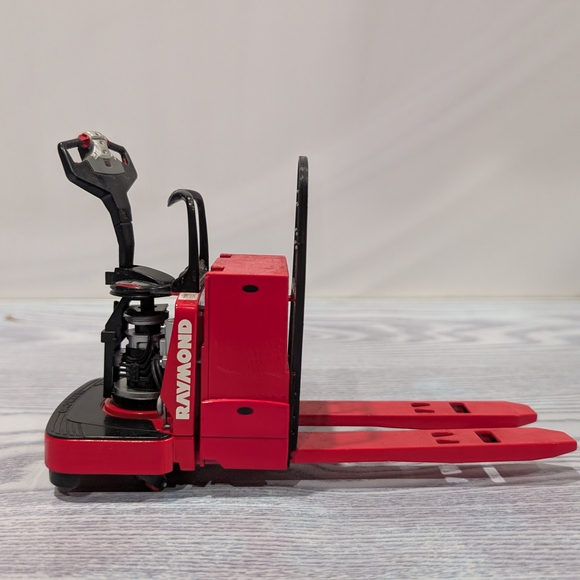 Raymond | Toys | Raymond Model 840 12 Die Cast Model Lift Pallet Jack ...